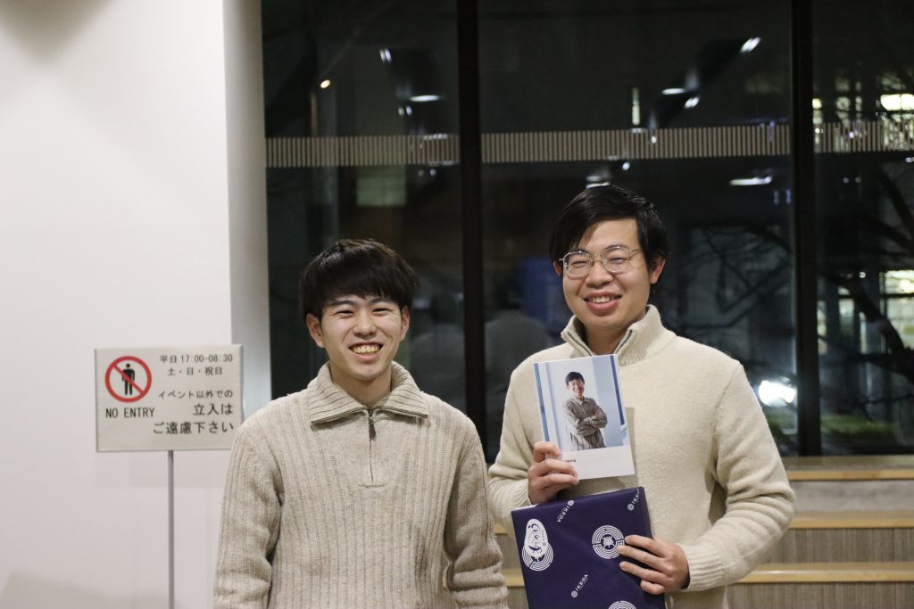 博士研究員のYunpeng Gao博士のお別れセレモニーを行いました | 有機元素化学研究室 北海道大学 伊藤肇